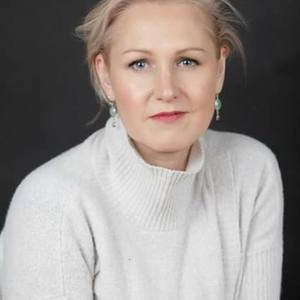 Larissa Watson | Saatchi Art