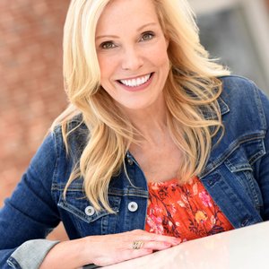 Lisa Finlayson | Saatchi Art